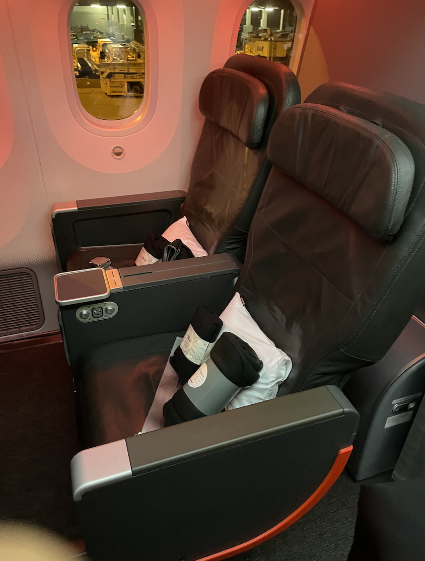 関空〜ケアンズのジェットスタービジネスクラス搭乗記！座席や機内食レポ - 美味しく旅するブログ